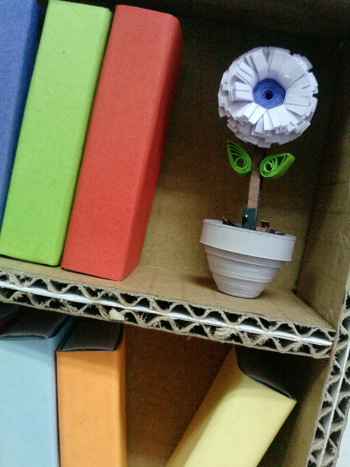 uniquely.handmade: mini bookshelf with flower pot